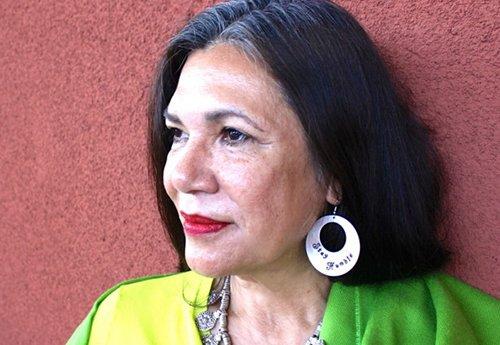 Obra de chicana Ana Castillo estimula debate literario y feminista ...